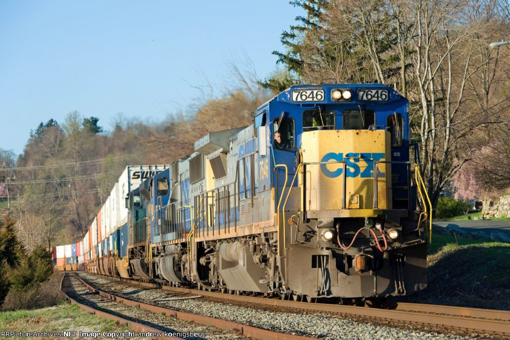 CSX GE C-40-8W 7646